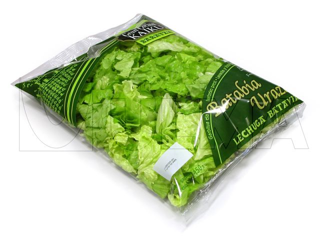 Fresh cutted lettuce packaging in vertical machine (VFFS) ready for ...